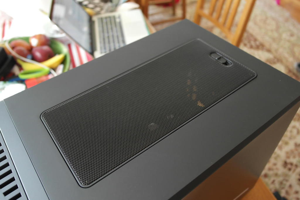 Bitfenix Colossus Mini-ITX - Bjorn3D.com