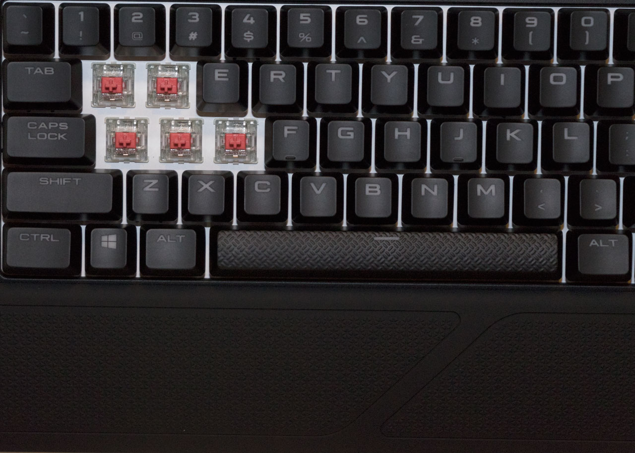 Corsair Strafe RGB Silent - Bjorn3D.com